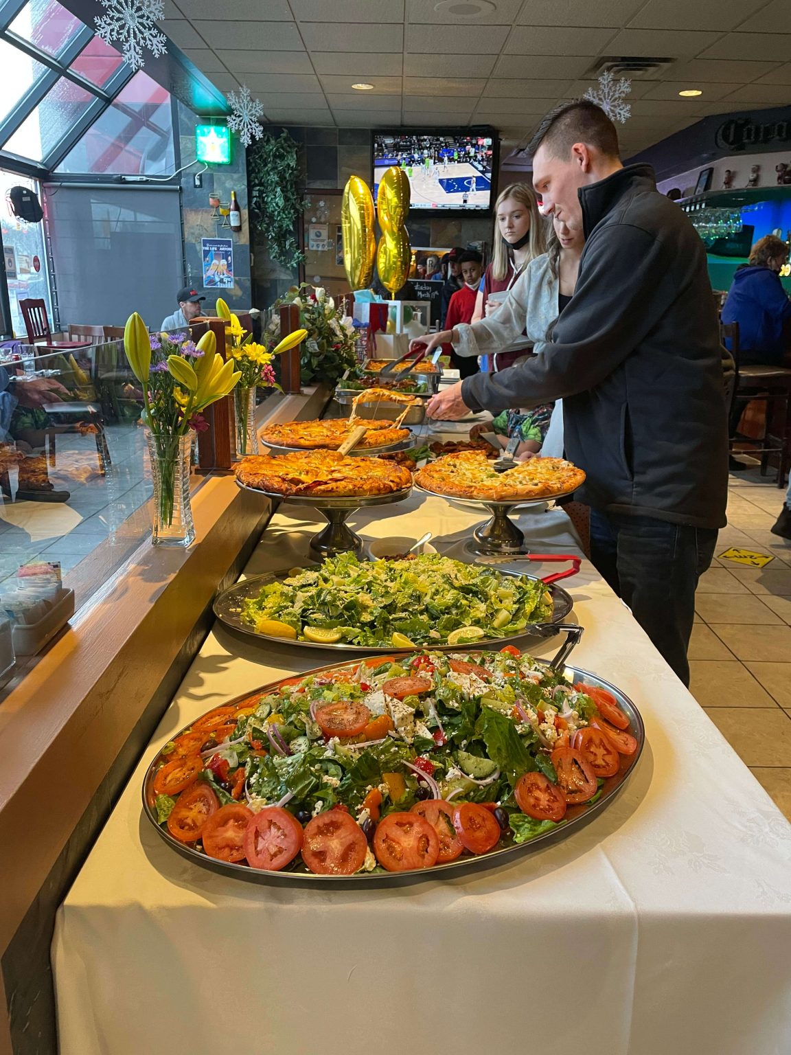 Lorenzo Bar & Grill - Pizza Restaurant in Greek